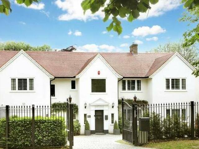 6 bedroom detached house for sale in Beech Waye Gerrards Cross SL9