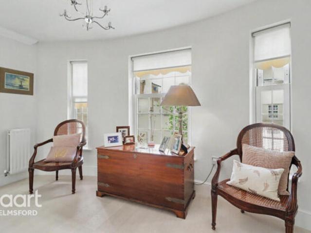 6 bedroom detached house for sale in Billers Chase, Chelmsford, CM1