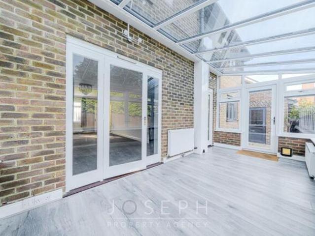 6 bedroom detached house for sale in Bladen Drive, Rushmere St. Andrew, IP4