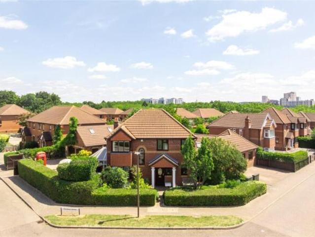 6 bedroom detached house for sale in Brill Place, Bradwell Common, Milton Keynes, Buckinghamshire, MK13