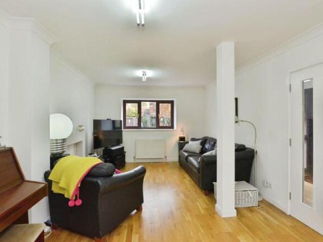 6 bedroom detached house for sale in Broadway Avenue, Giffard Park, Milton Keynes, MK14