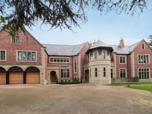 6 bedroom detached house for sale in Broadway Hale WA15
