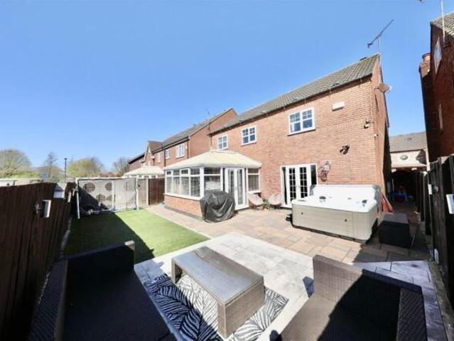 6 bedroom detached house for sale in Brooklands, Hull, HU7