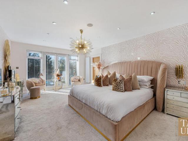 6 bedroom detached house for sale in Butchers Lane, Aughton, L39