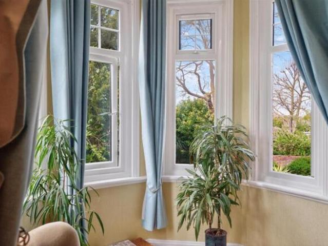 6 bedroom detached house for sale in Garden Road, Bromley, BR1