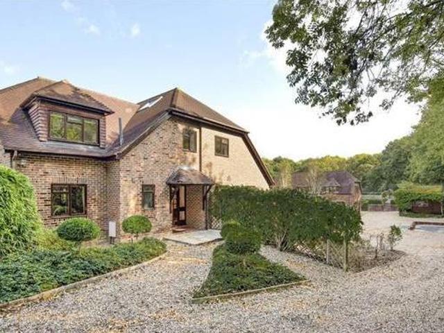 6 bedroom detached house for sale in Glen Road Sarisbury Green Southampton Hampshire SO31 SO31