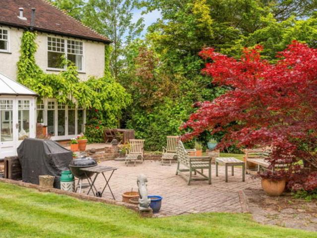 6 bedroom detached house for sale in Greenway, Hutton Mount, Brentwood CM13