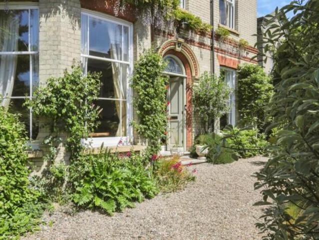 6 bedroom detached house for sale in Dalton Road, Ipswich, IP1