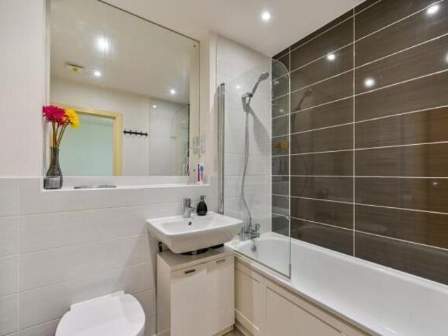 6 bedroom detached house for sale in Denton Way, Langley, Slough, SL3