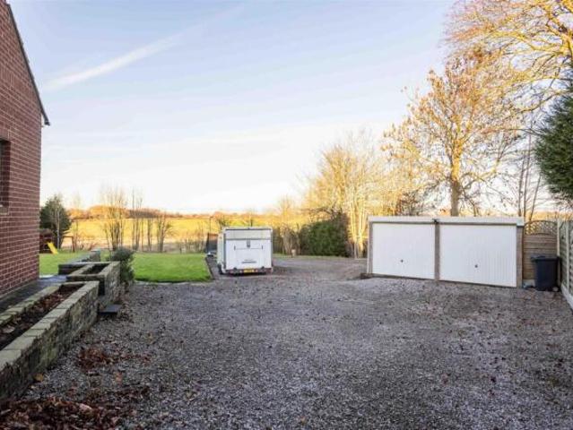 5 bedroom detached house for sale in Emville Avenue, Shadwell, LS17