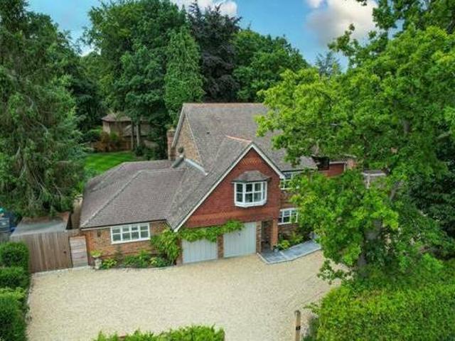 6 bedroom detached house for sale in Elvetham Road Fleet GU51