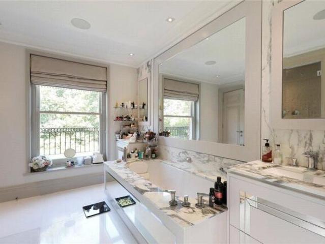 6 bedroom detached house for sale in Ellerton Road, Wimbledon, SW20