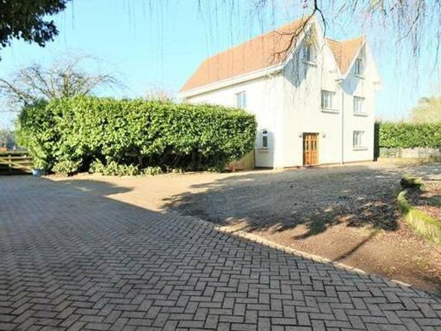 6 bedroom detached house for sale in Epping Road Roydon Essex CM19
