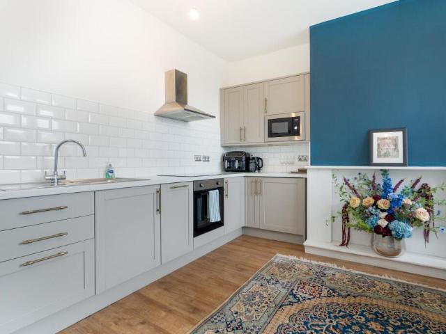 6 bedroom detached house for sale in Ethelbert Road, Canterbury, CT1 3ND, CT1