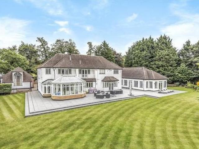 6 bedroom detached house for sale in Forest Ridge Keston Park BR2