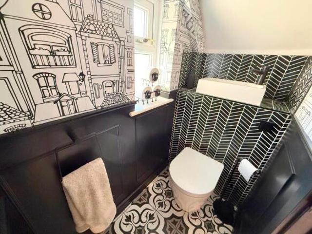 6 bedroom detached house for sale in Farm View, Lancaster | Heated Swimming Pool, LA1