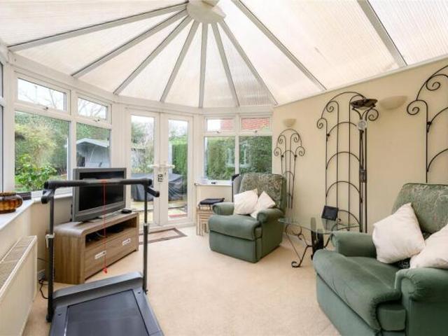 6 bedroom detached house for sale in Farnham Close, Leeds, LS14