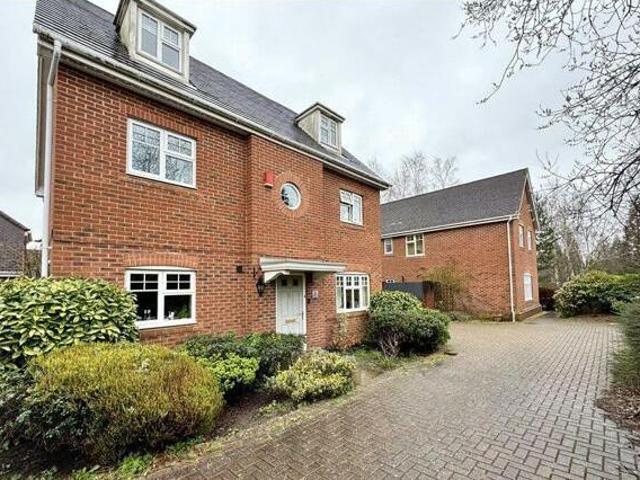 6 Bedroom Detached House For Sale In Fleet