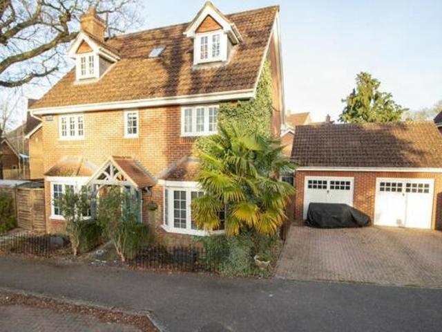 6 Bedroom Detached House For Sale In Fleet