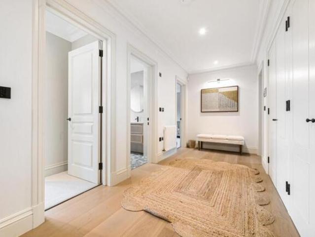 6 bedroom detached house for sale in Flower Lane, Mill Hill, NW7