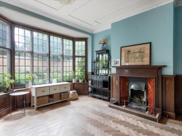 6 bedroom detached house for sale in Frant Road, Tunbridge Wells, Kent TN2