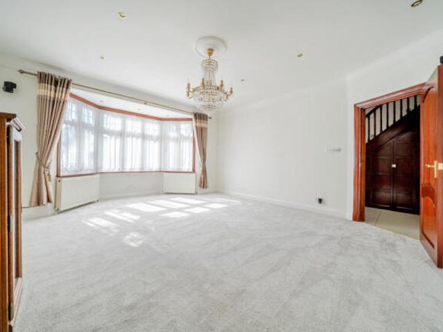 6 bedroom detached house for sale in Kings Avenue, Bromley, BR1