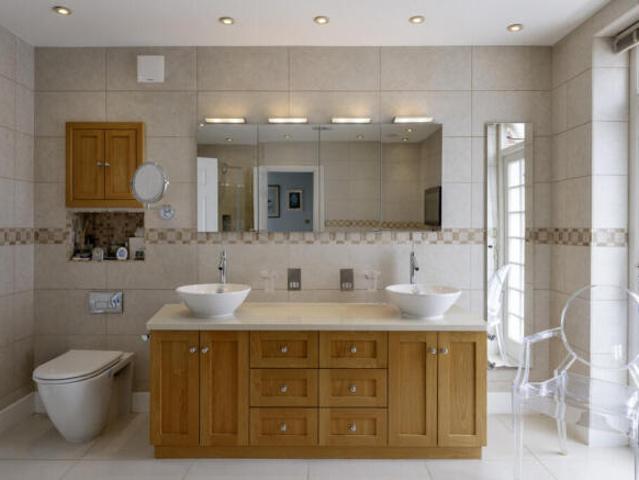 6 bedroom detached house for sale in Holne Chase, London, N2