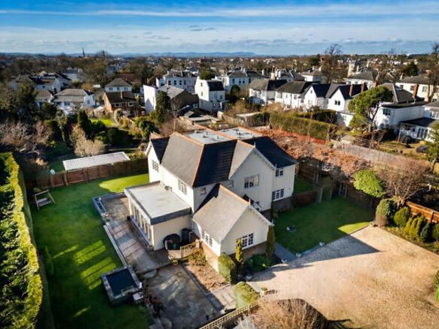 6 bedroom detached house for sale in Haywards Lane, Cheltenham, GL52