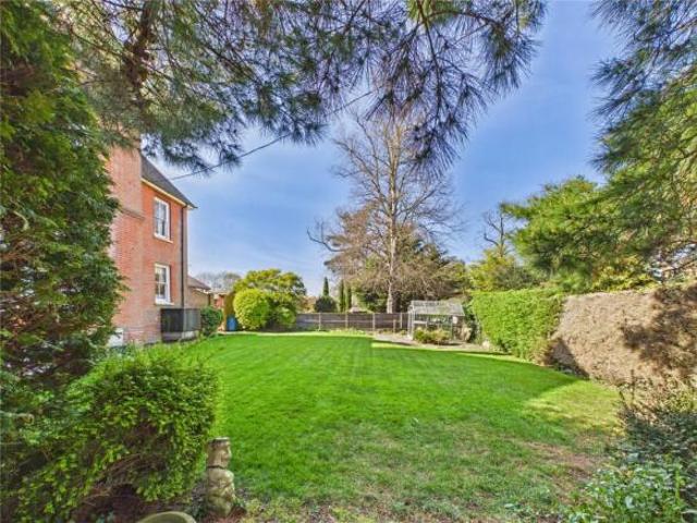 6 bedroom detached house for sale in Hadleigh Road, Ipswich, Suffolk, IP2