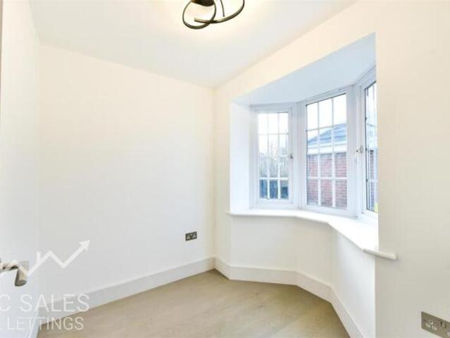 6 bedroom detached house for sale in Halesworth Road, Sheffield, S13