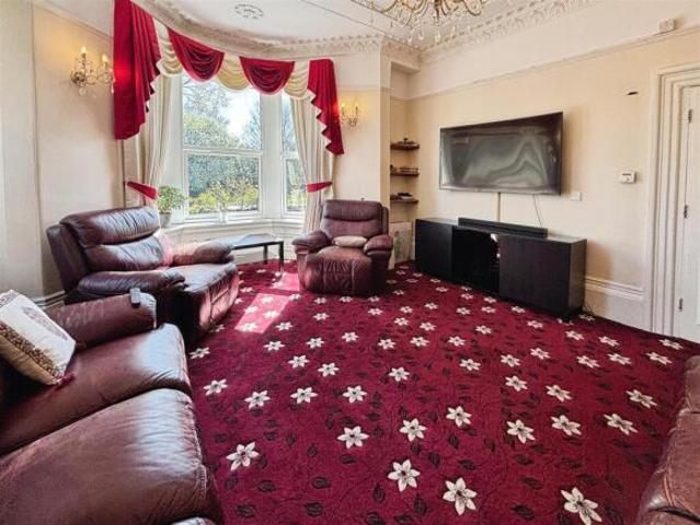 6 bedroom detached house for sale in Halifax Road, Bradford, BD6 2LH, BD6