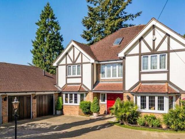 6 bedroom detached house for sale in Hempstead Road, Watford, Hertfordshire, WD17
