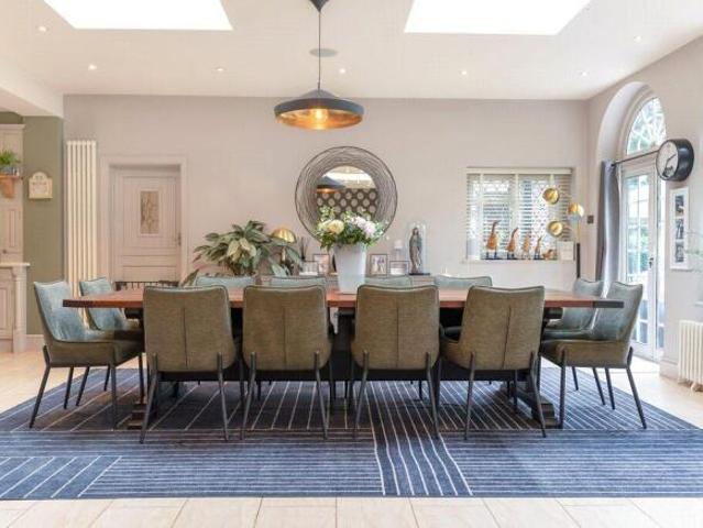 6 bedroom detached house for sale in Hempstead Road, Watford, Hertfordshire, WD17