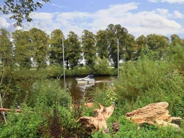 6 bedroom detached house for sale in Henwick Road Worcester WR2