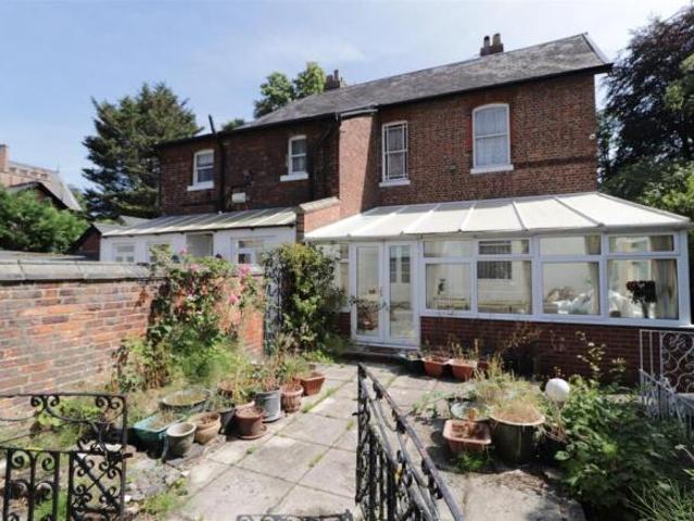 6 bedroom detached house for sale in Hill Top Road, Stockton Heath, Warrington, WA4