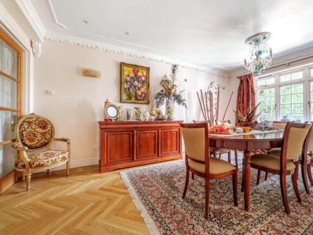 6 bedroom detached house for sale in Oaklands Road, Totteridge, N20