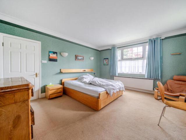 6 bedroom detached house for sale in Oakleigh Park Avenue, Chislehurst, Kent, BR7