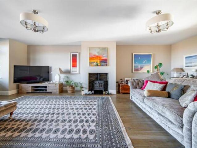 6 bedroom detached house for sale in Oakwood Drive, Great Park, NE13