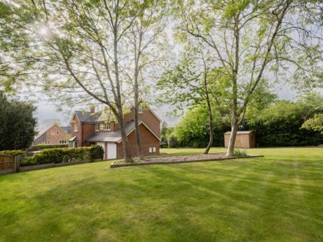 6 bedroom detached house for sale in Low Road, Hellesdon, Norwich, Norfolk, NR6