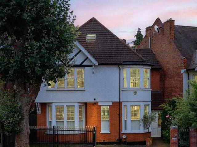 6 Bedroom Detached House For Sale In London