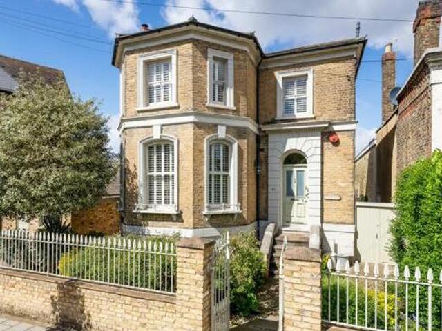 6 Bedroom Detached House For Sale In London