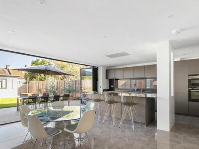 6 Bedroom Detached House For Sale In London