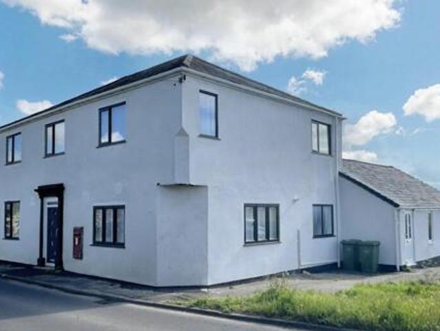 6 Bedroom Detached House For Sale In Lakes End