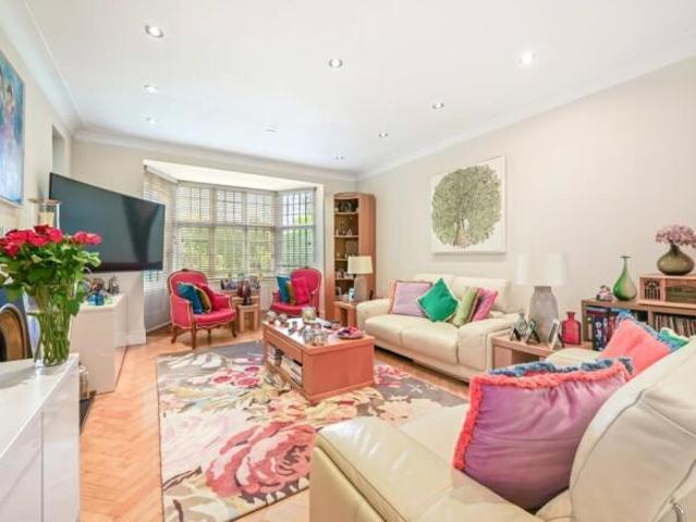 6 bedroom detached house for sale in Linden Lea, London, N2