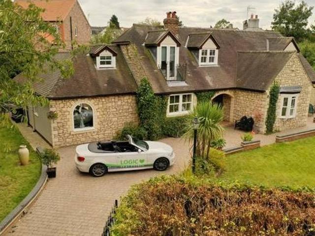 6 bedroom detached house for sale in Lyndhurst High Street South Milford LS25 5AQ LS25