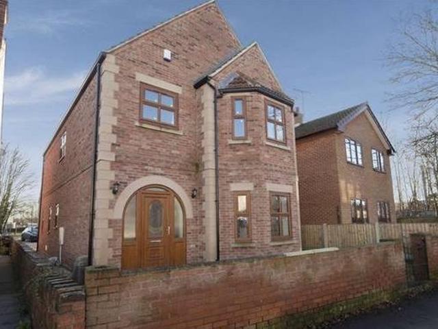 6 bedroom detached house for sale in Moss Road Askern Doncaster South Yorkshire DN6