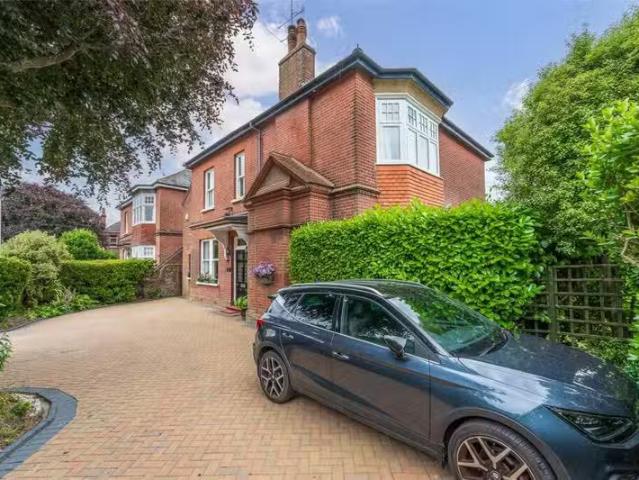 6 bedroom detached house for sale in Manor Road, Worthing, Wes.