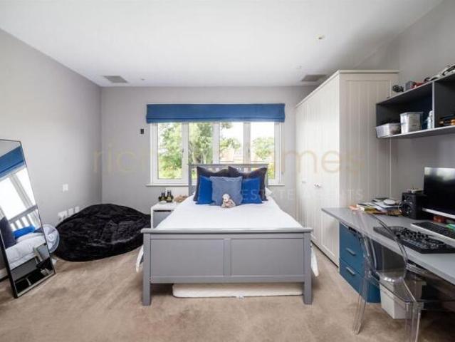 6 bedroom detached house for sale in Marsh Lane, Mill Hill, NW7