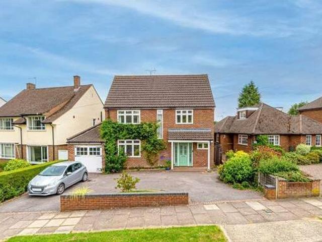 6 bedroom detached house for sale in Midway St Albans AL3