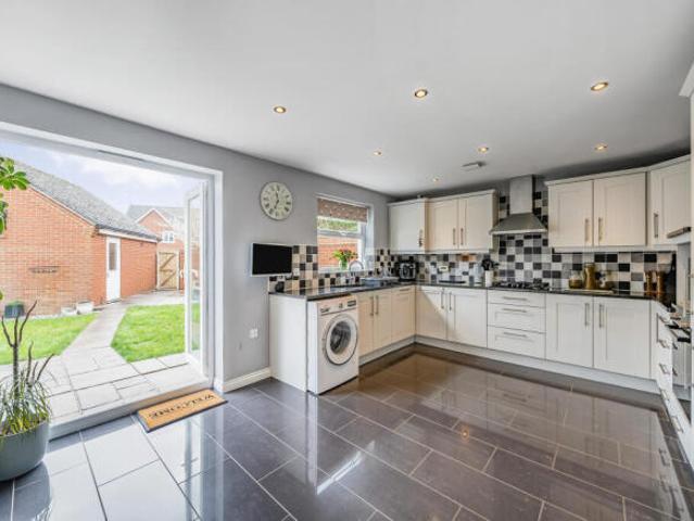 6 bedroom detached house for sale in Southwold Close, Oakhurst, Swindon, SN25